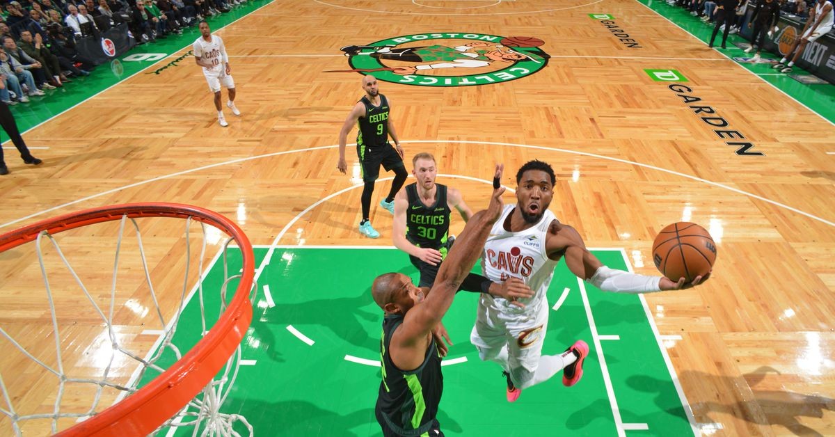 Bucks drop Celtics 123-116 to take 2-1 series lead