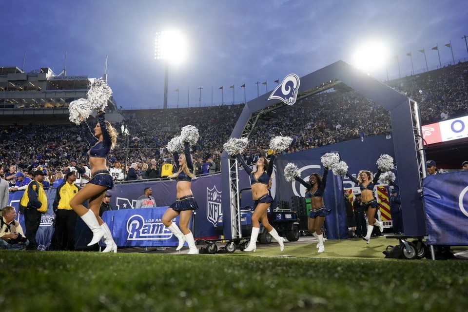 Los Angeles Rams Male Cheerleaders Make History Report