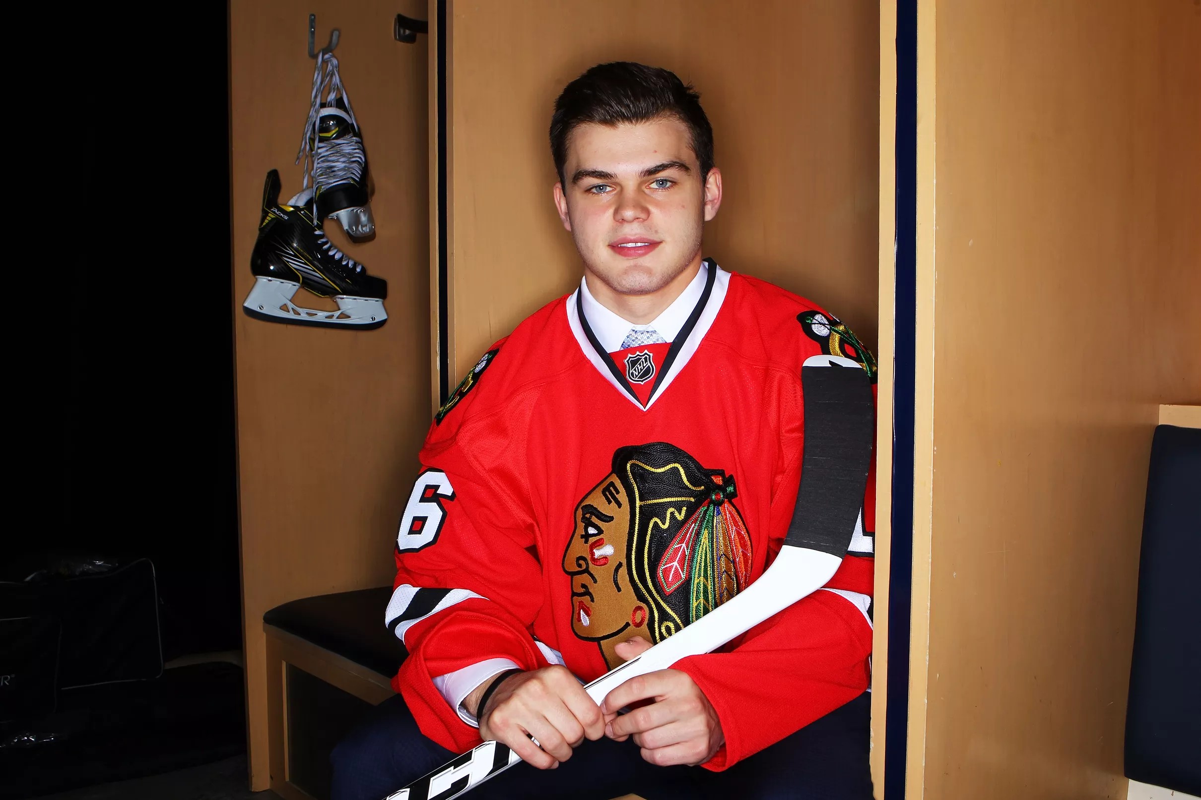 Blackhawks prospect Alex DeBrincat named 2017 CHL Player of the Year