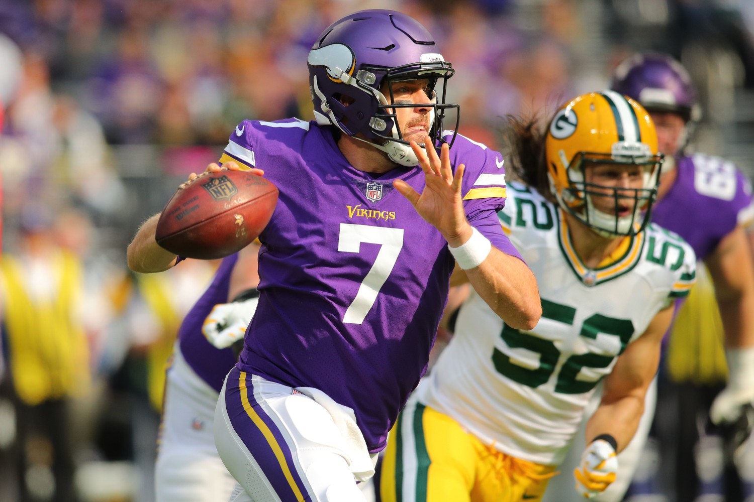Vikings Topple Packers After Rodgers Suffers Broken Collarbone vikings-topple-packers-after-rodgers-suffers-broken-collarbone