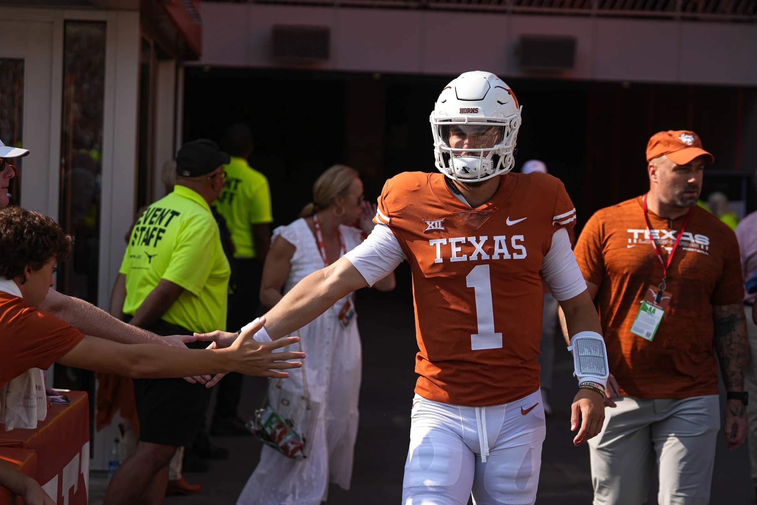 Texas QBs Quinn Ewers and Hudson Card ‘progressed this week’