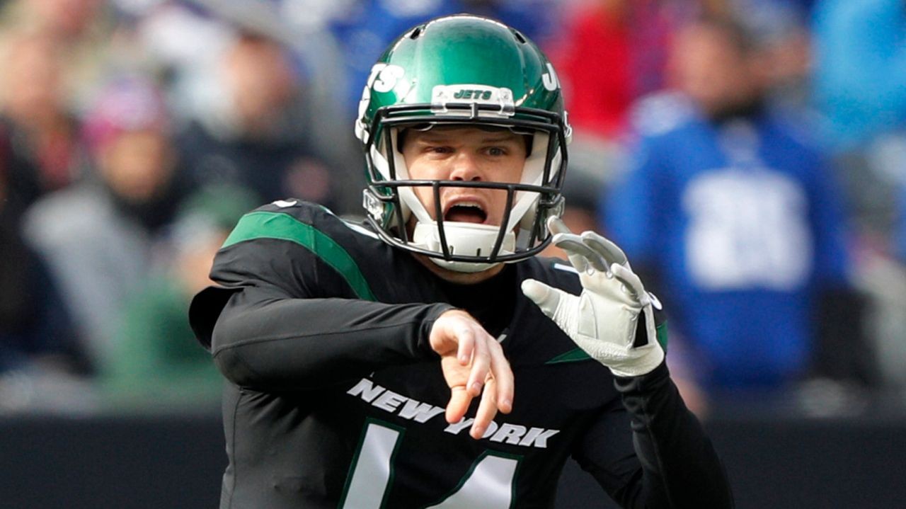 Sam Darnold starting to show signs of growth