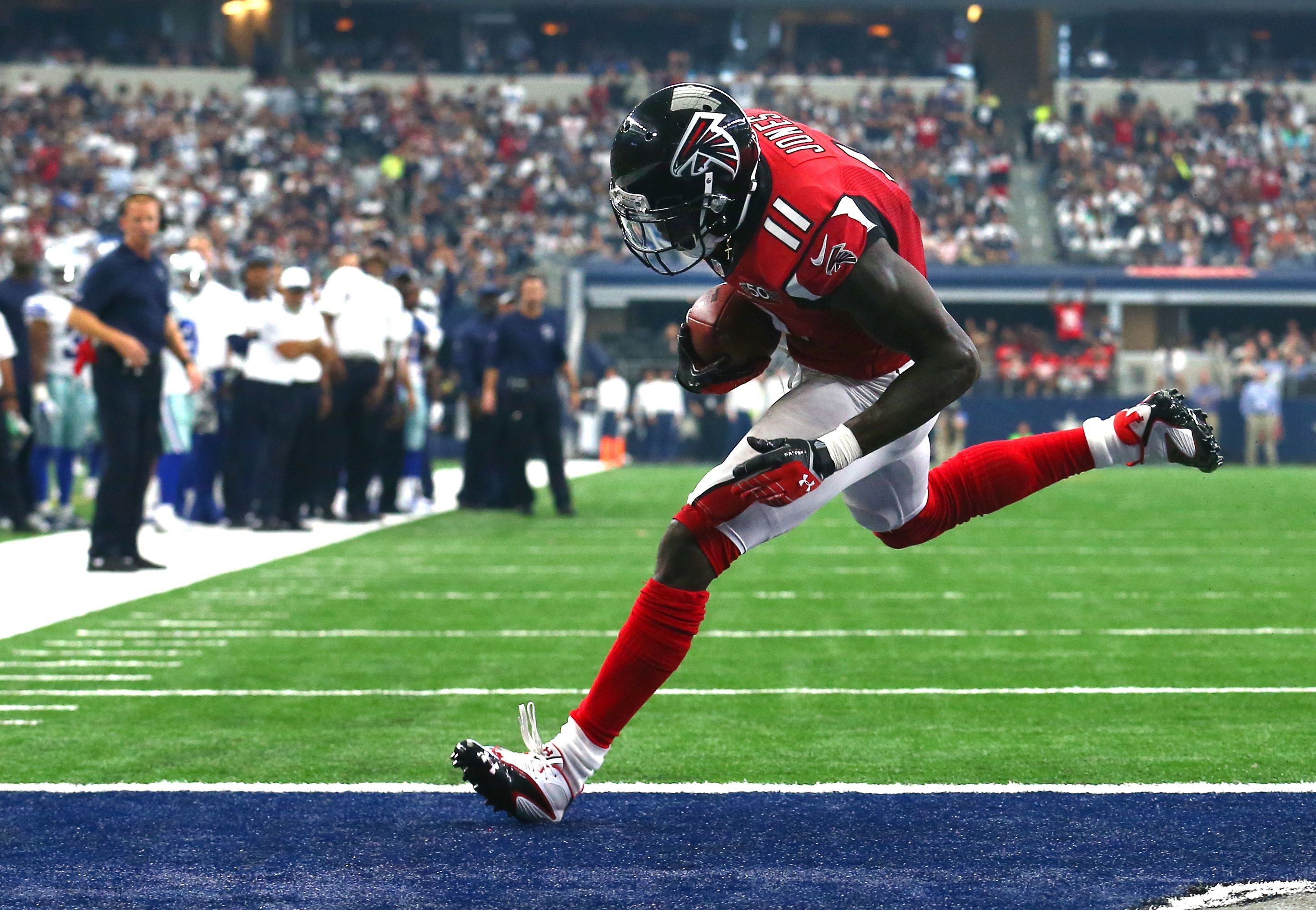 Julio Jones Picks Himself Up and Dusts Himself Off Julio Jones Picks Himself Up and Dusts Himself Off