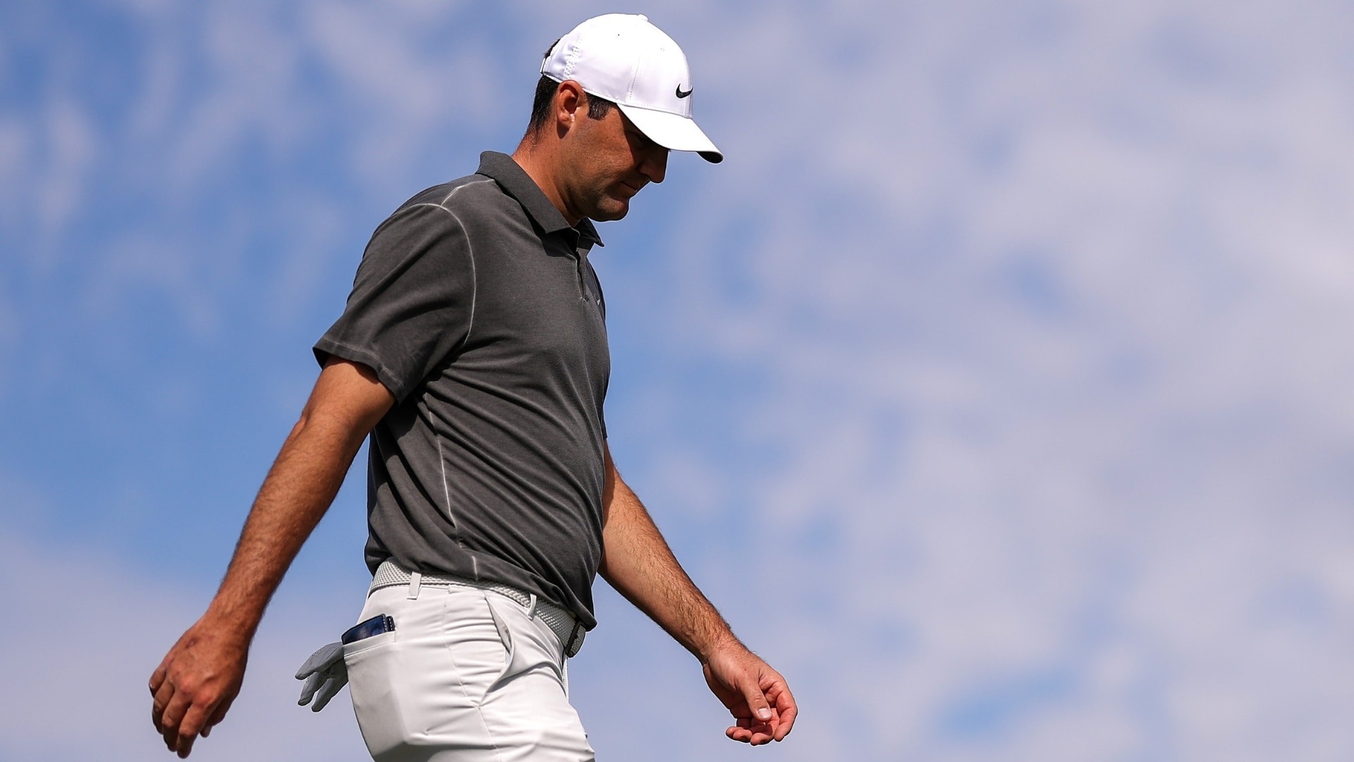 Scottie Scheffler holds WM Phoenix Open lead in bid to repeat, regain world No. 1