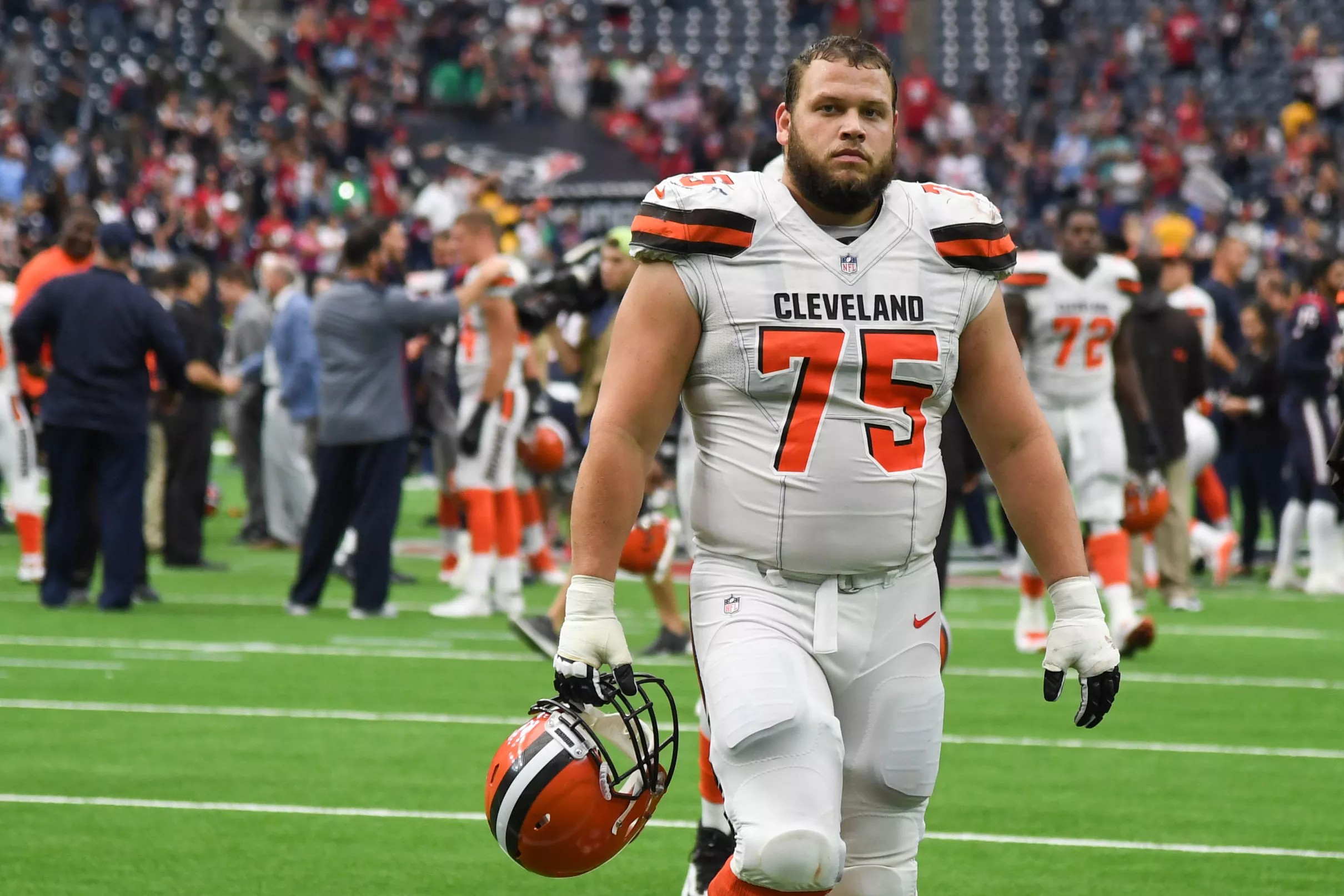 Browns need to keep Joel Bitonio at LG