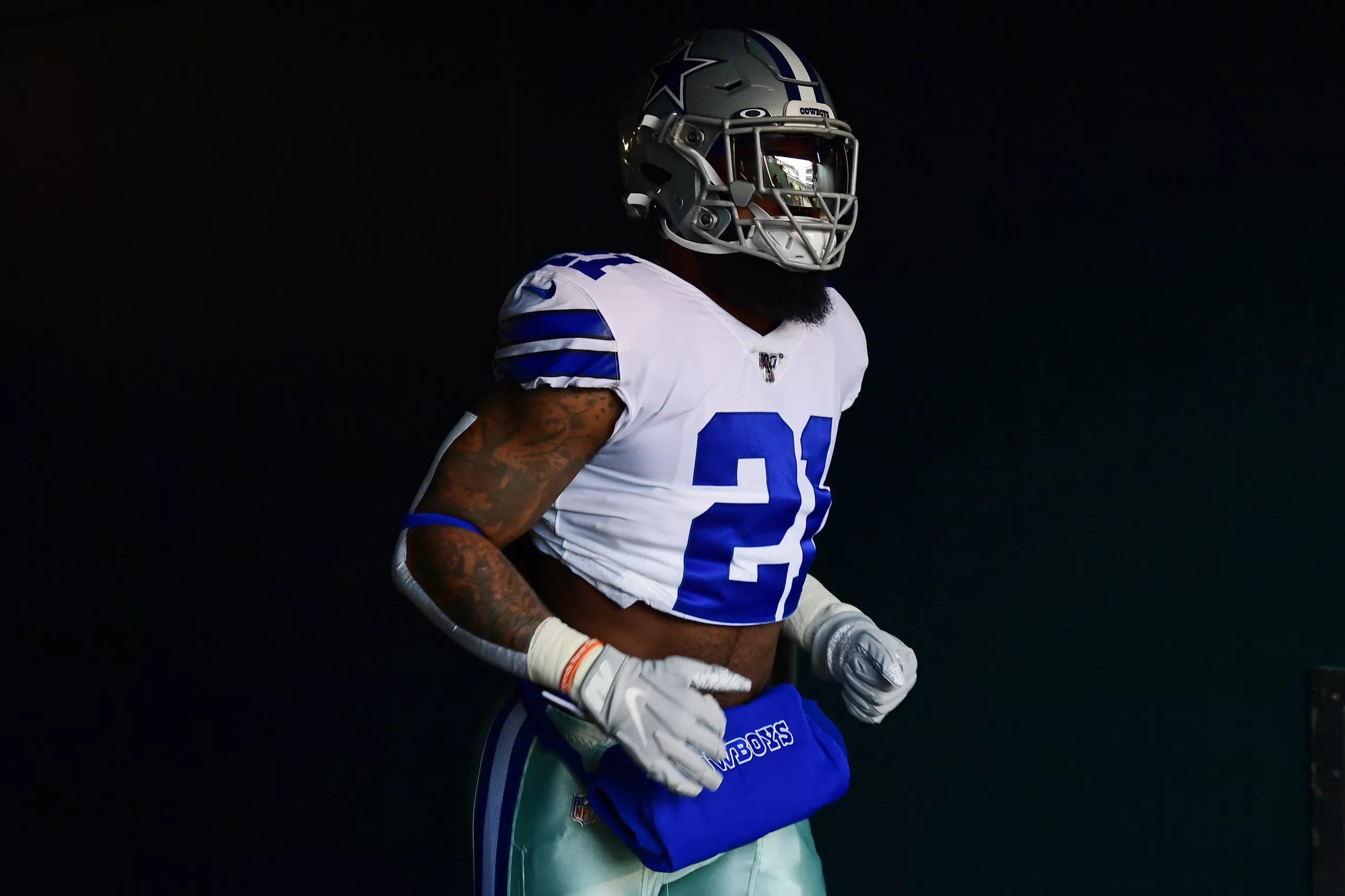 ezekiel-elliott-is-about-to-quietly-finish-in-the-top-five-in-rushing