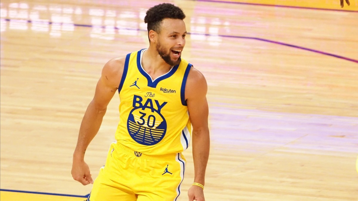 Steph Curry Breaks Ray Allen's Record, Becomes All-Time Three-Point Leader
