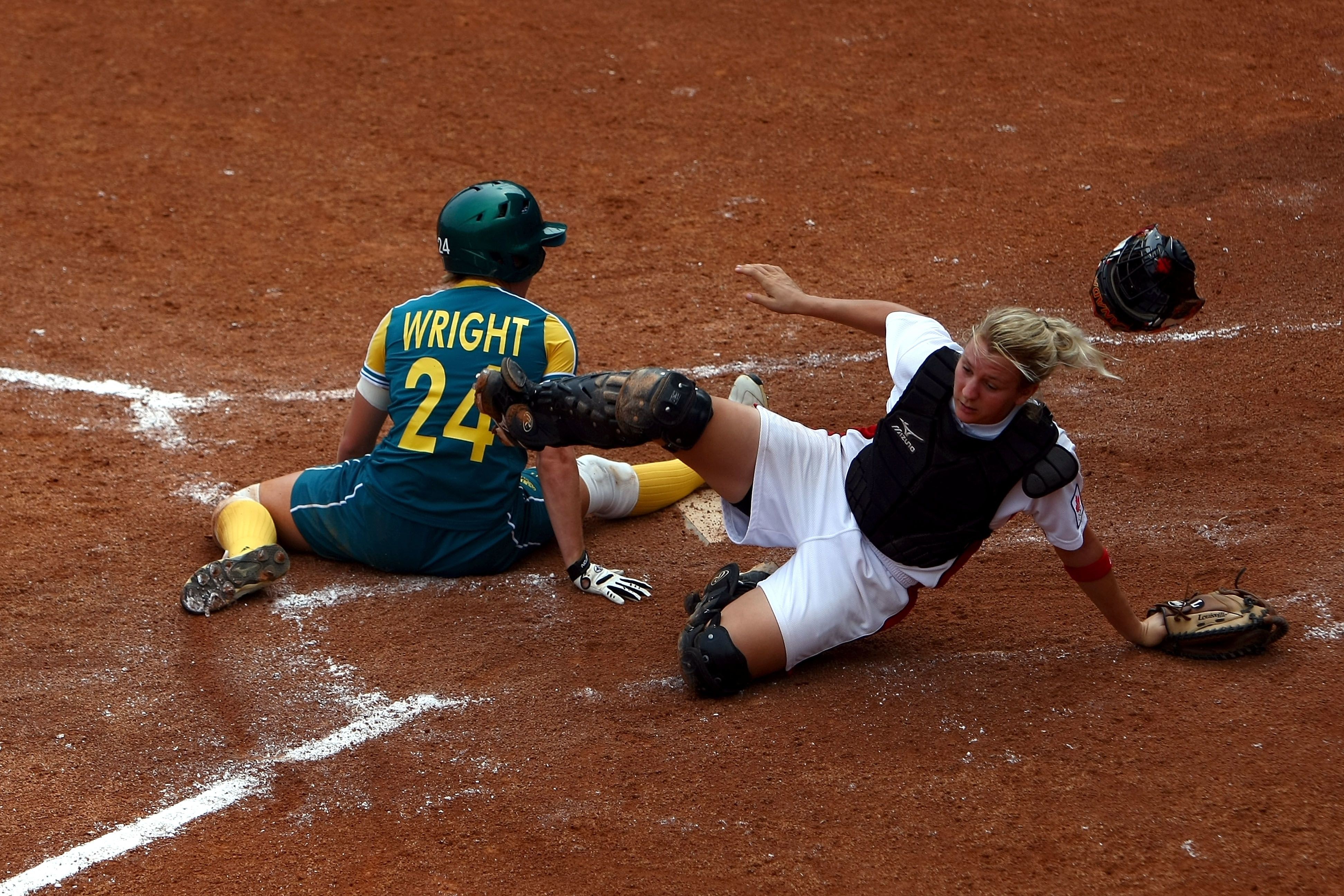 Oklahoma Softball Sooners Overcome 6 Run Deficit To Win No 35
