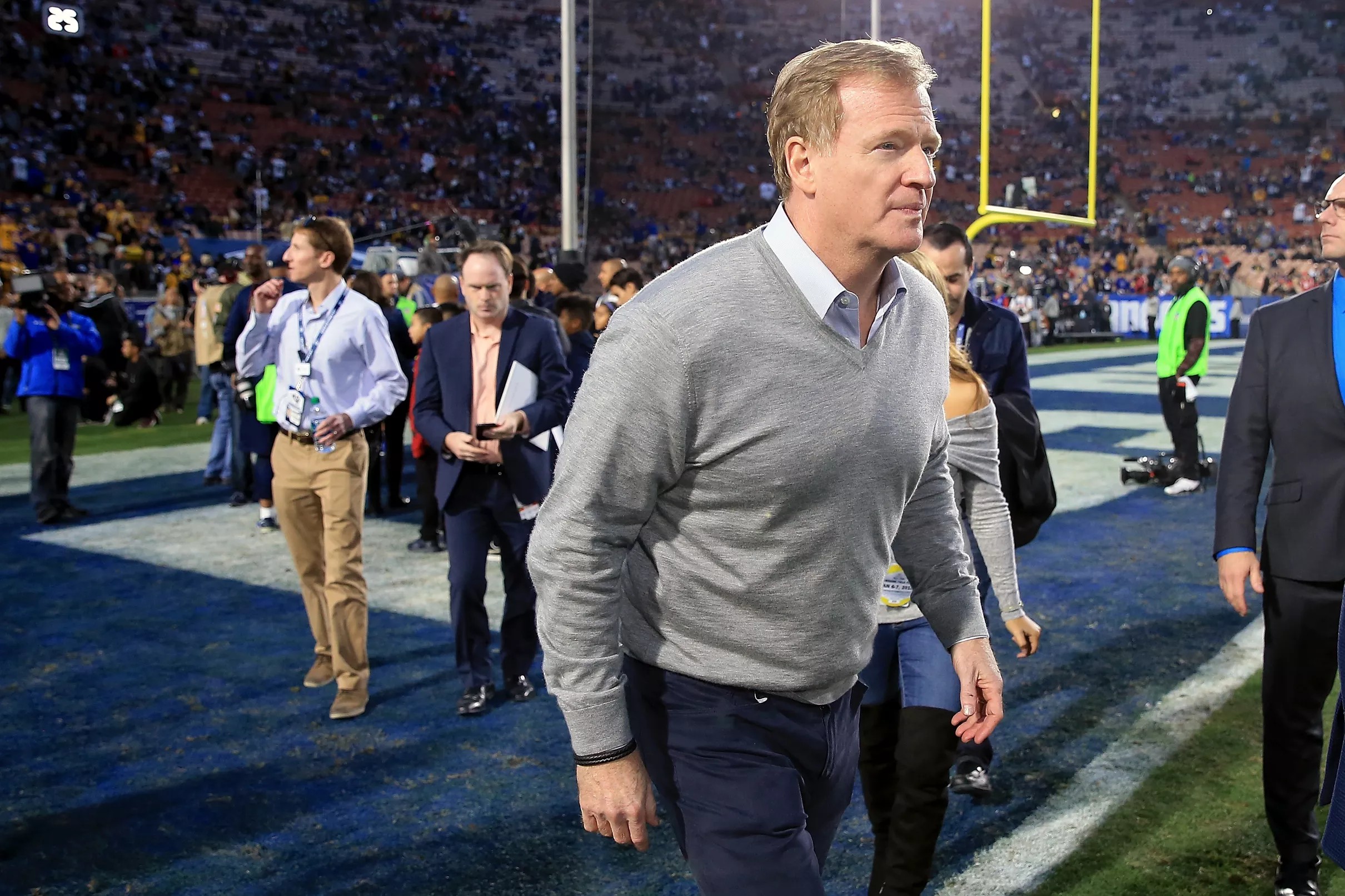 NFL Announces It Has Moved Chiefs Rams Monday Night Game To Los Angeles nfl-announces-it-has-moved-chiefs-rams-monday-night-game-to-los-angeles