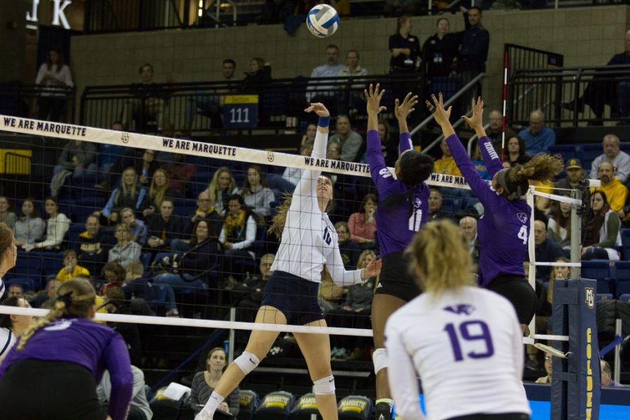 Volleyball sweeps HPU in opening round of NCAA Tournament