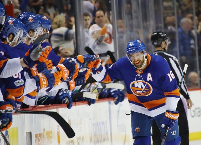 New York Islanders win fourth straight, 5-2 over Vancouver Canucks (Highlights)
