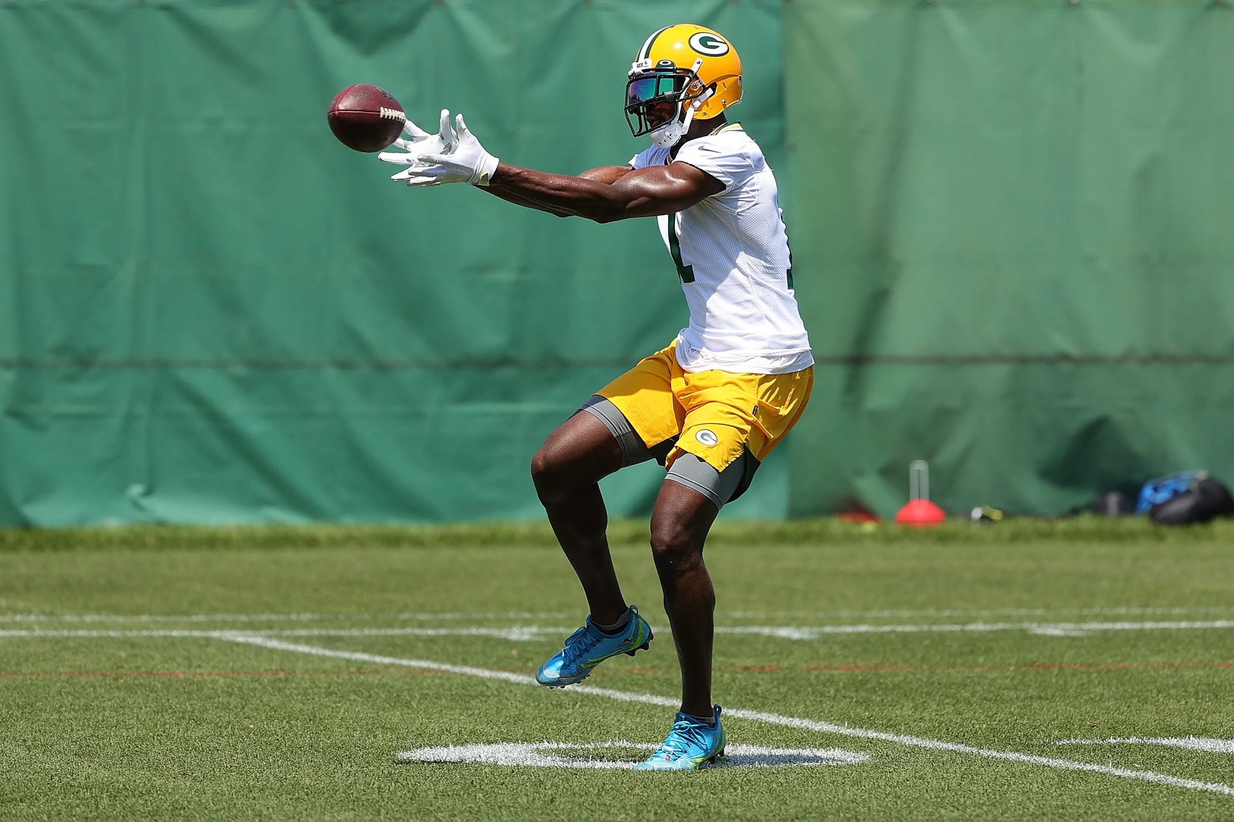 Devin Funchess Breaks World Record In Flip flops devin-funchess-breaks-world-record-in-flip-flops