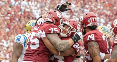 Oklahoma offensive line honored as best with Joe Moore Award
