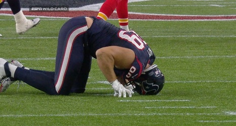 Watt exits early with 'extremely painful' injury, apologizes to fans