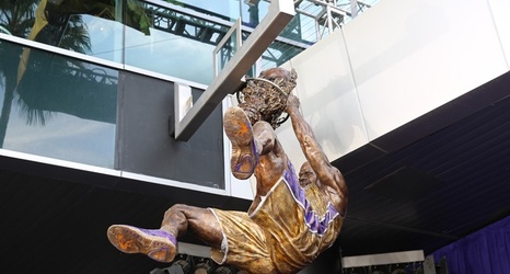 Fans, Legends and Teammates Gather for Shaq Statue Unveiling