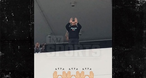 Drake Throws Da 'U' in Miami ... Rides Another Bandwagon