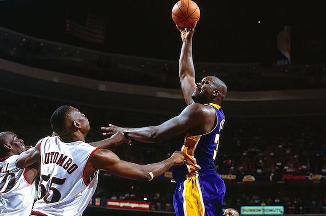 This Day In Lakers History: Shaquille O’Neal Dominates To Put 76ers On ...