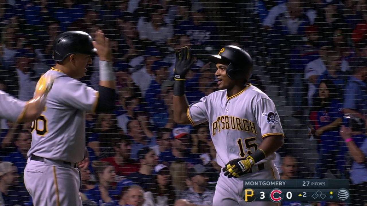 Reyes powers Bucs' win with 3-run homer