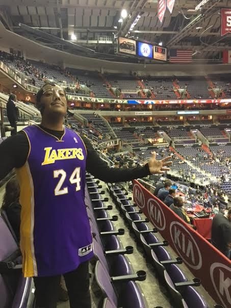 Lakers fan brings back THE KOBE MASK for Kobe's final game at the ...