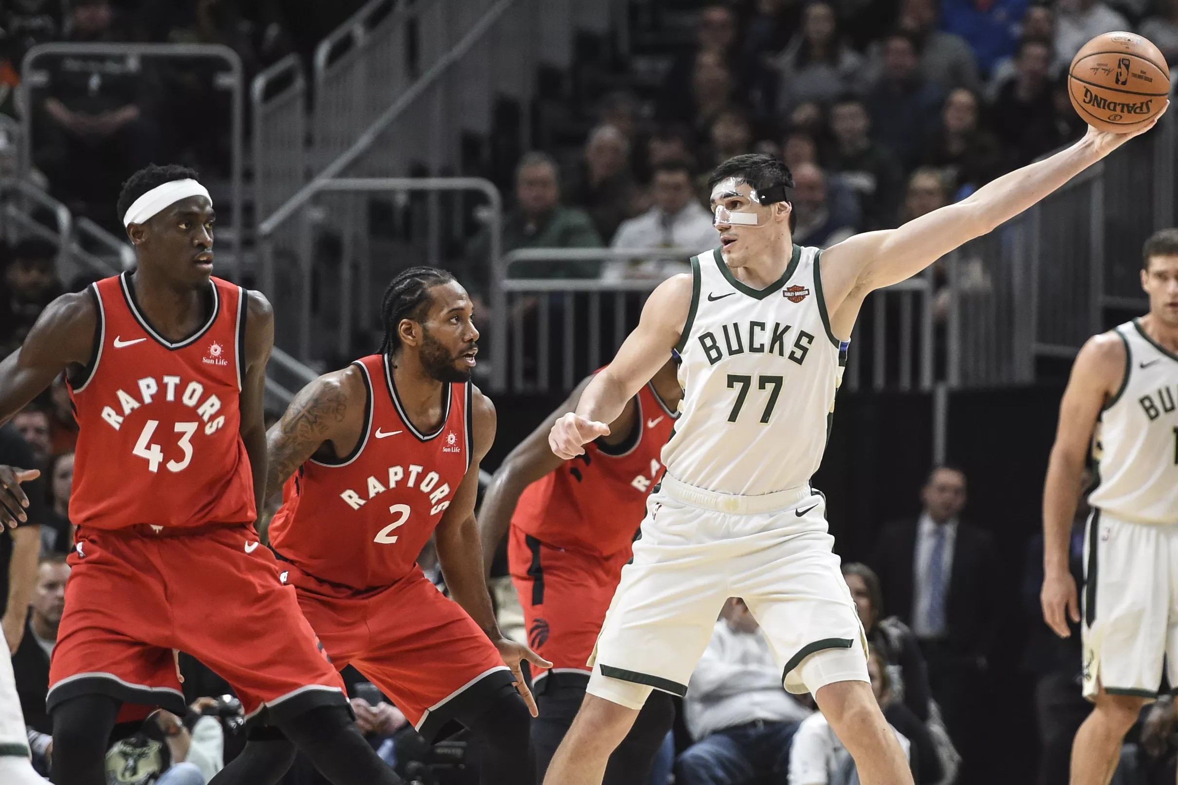 Raptors starters stare down the Bucks and win, 123-116