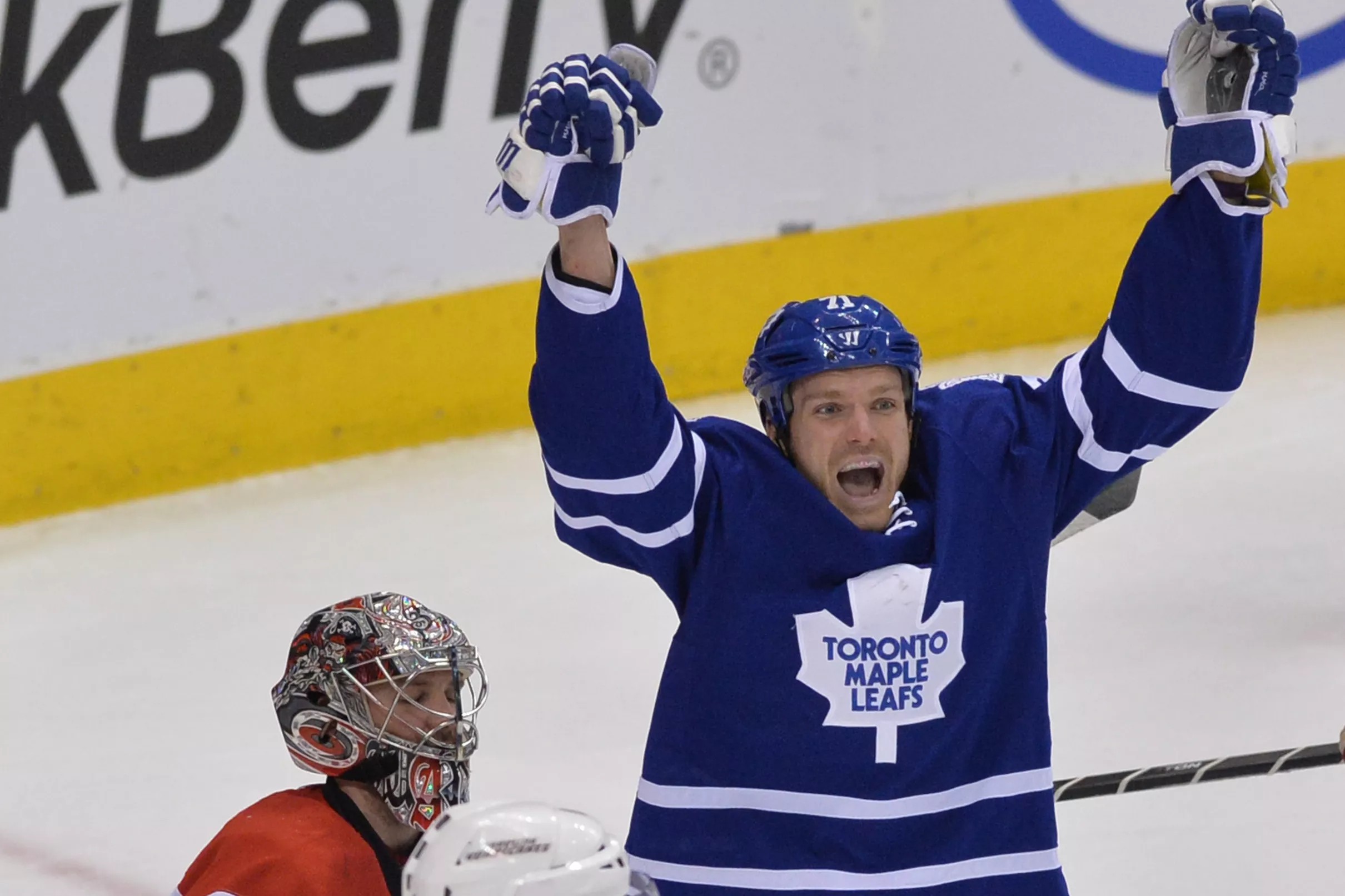 Toronto Maple Leafs trade for David Clarkson