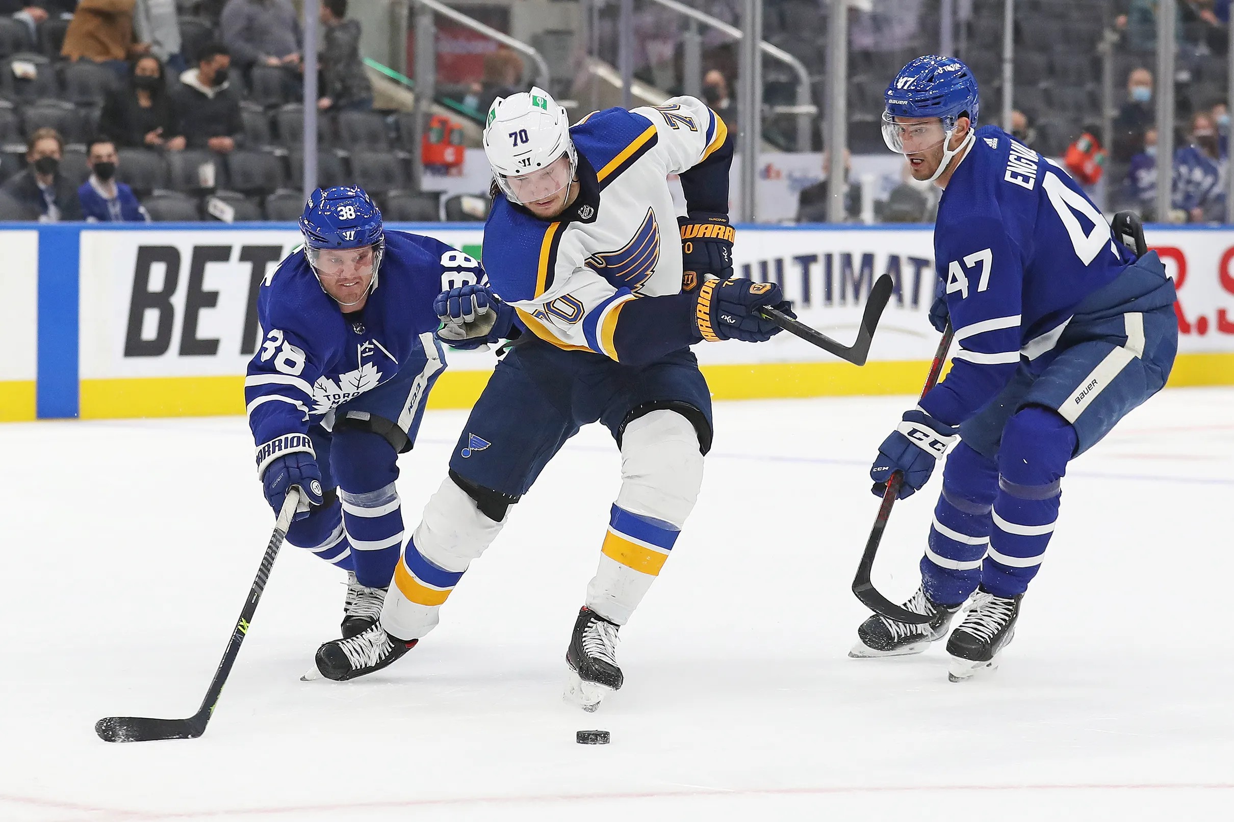 Pierre Engvall signs extension