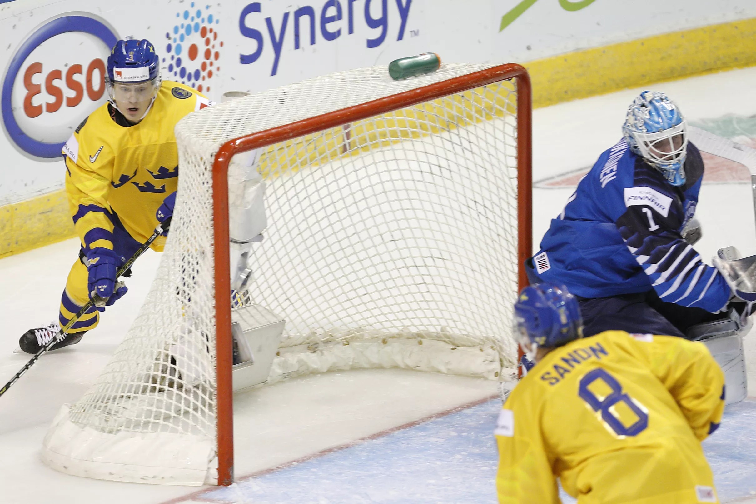 WJC Day 1: Sandin and Holmberg win; Scott gets the news