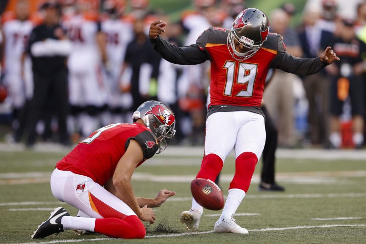 Bucs cut beleaguered kicker Roberto Aguayo