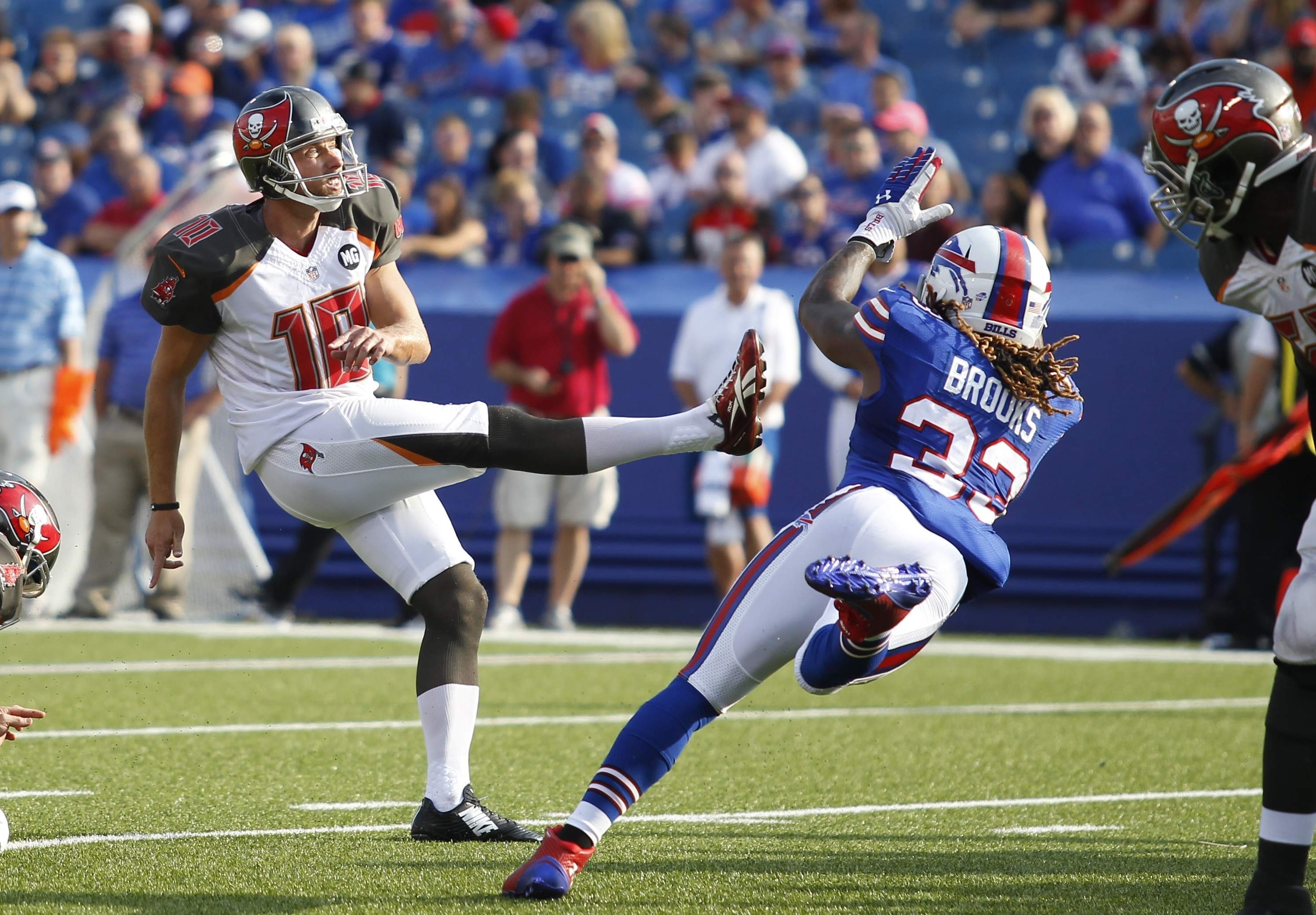 Sports Flash: Bucs seek solutions on special teams