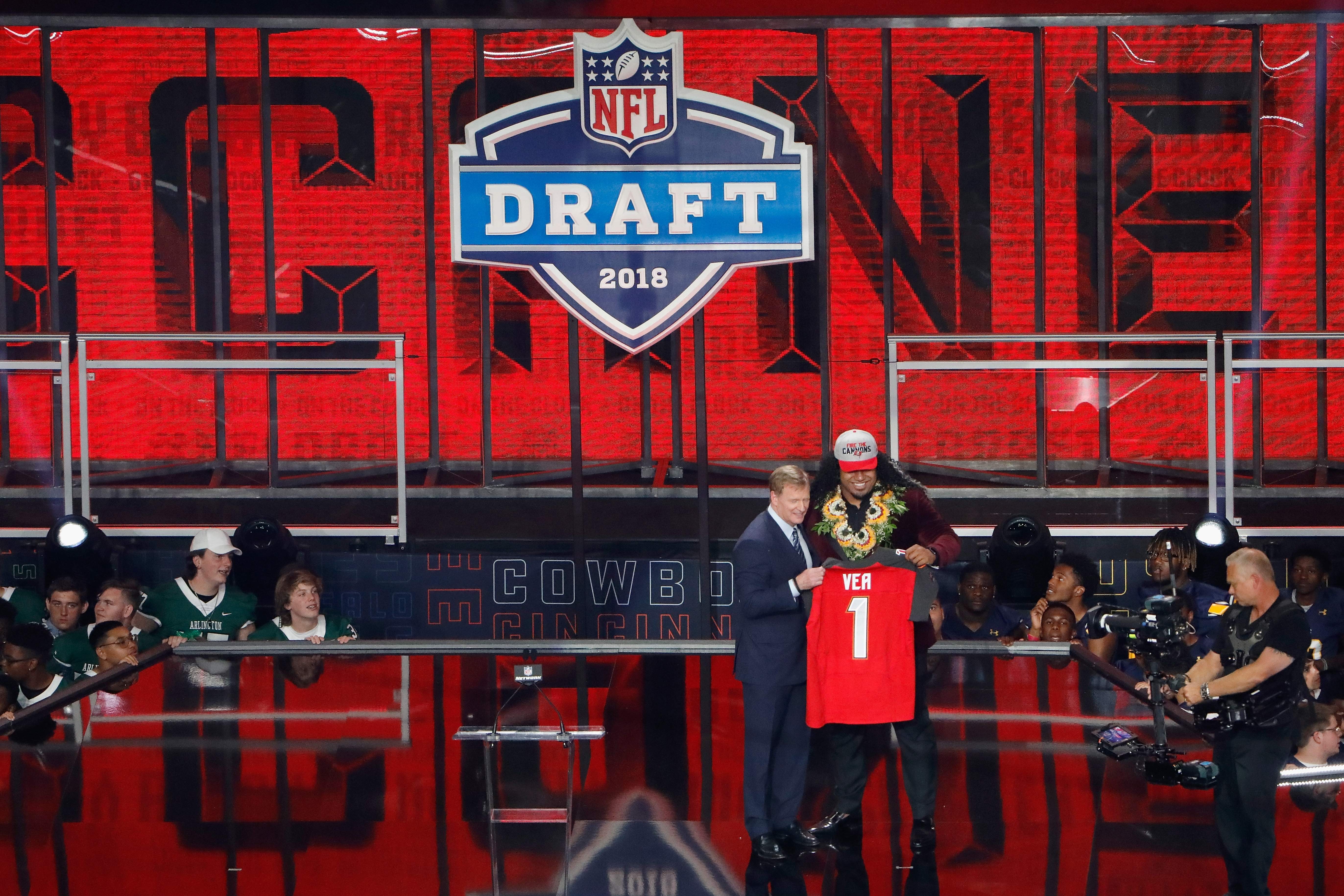 Live blog: News, analysis, photos, from day 2 of the NFL draft