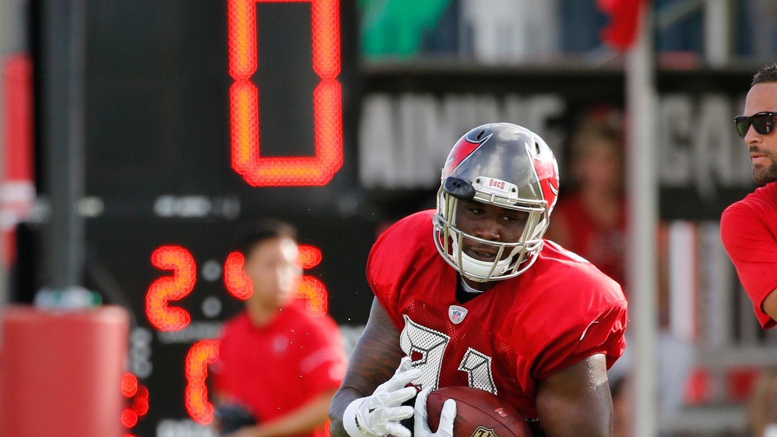 Buccaneers add six to offseason roster