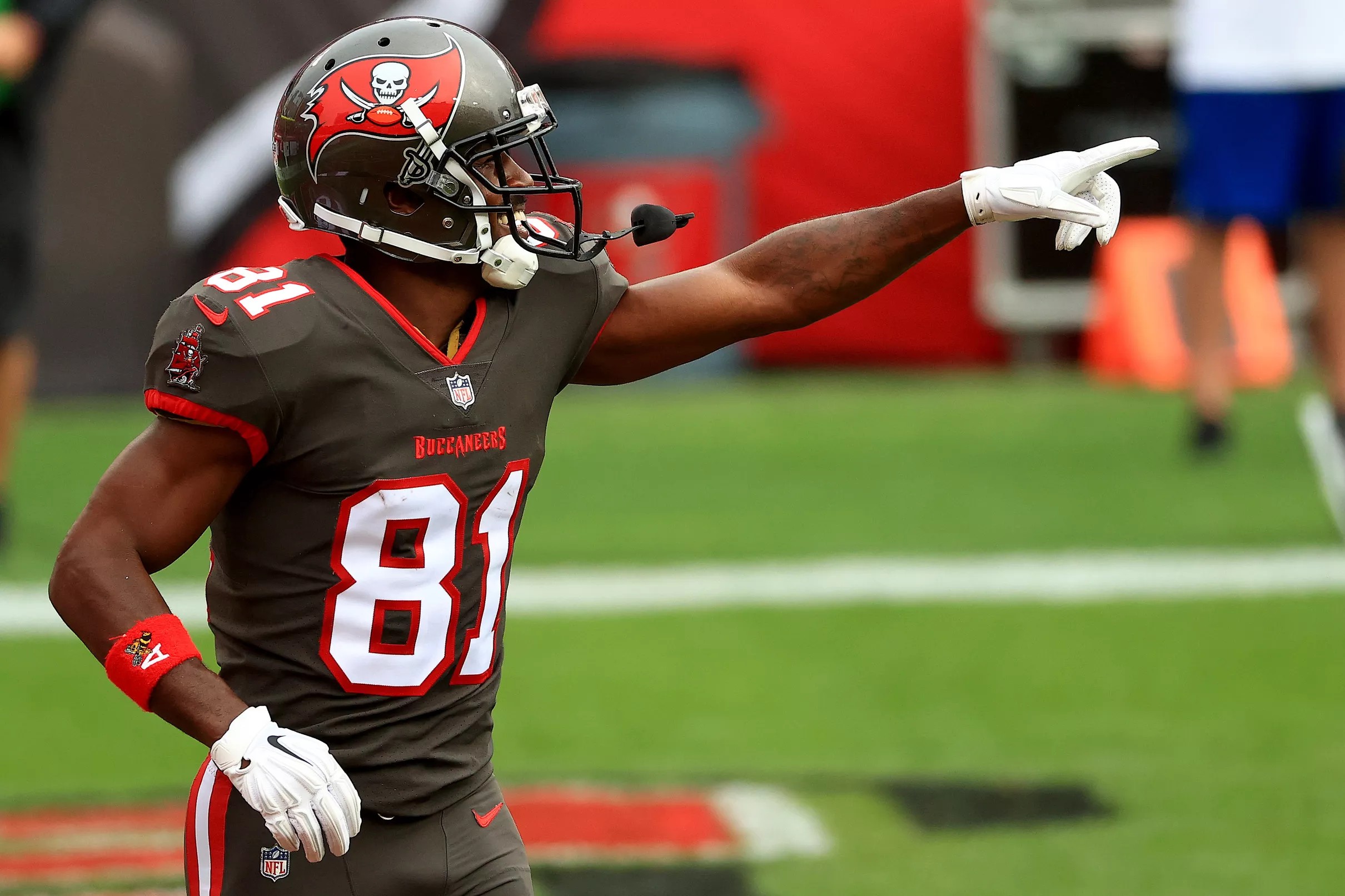 Report: Buccaneers WR Antonio Brown considered day-to-day following ...