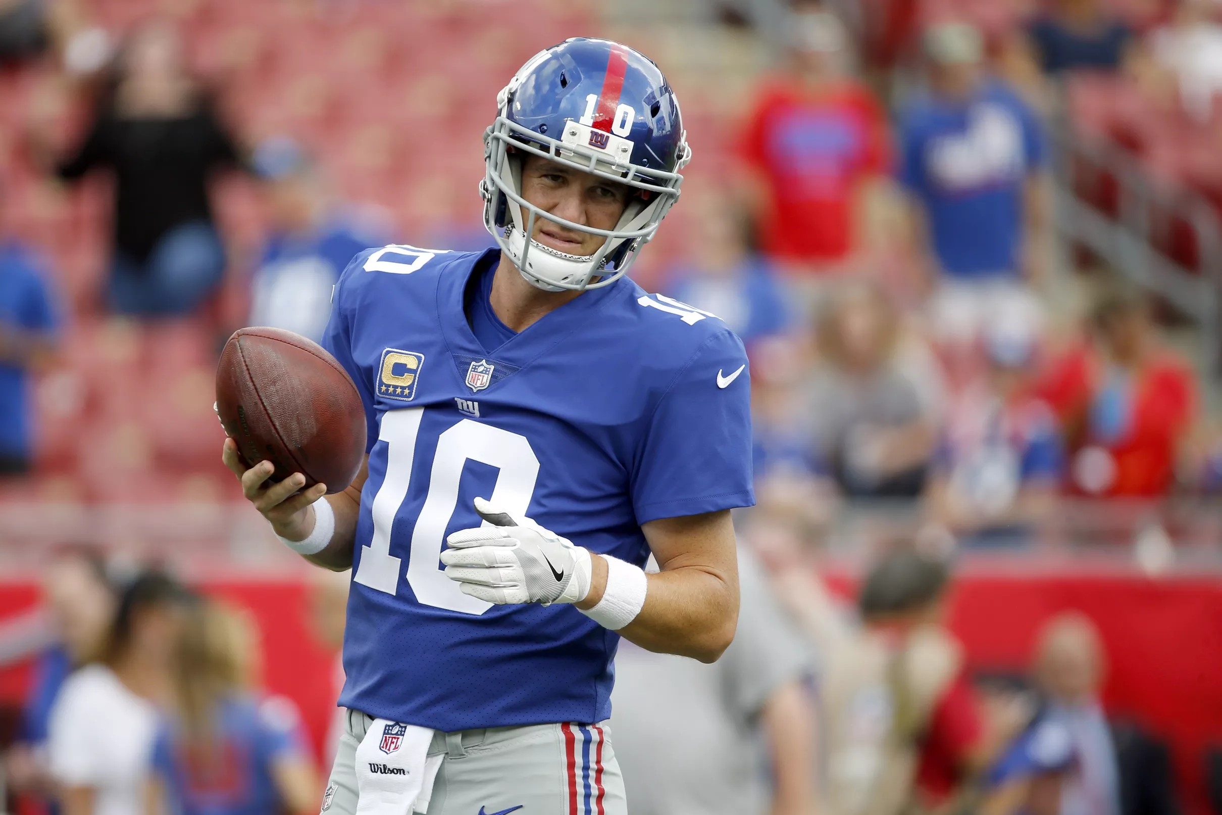 Watch Eli Manning run it in for a touchdown