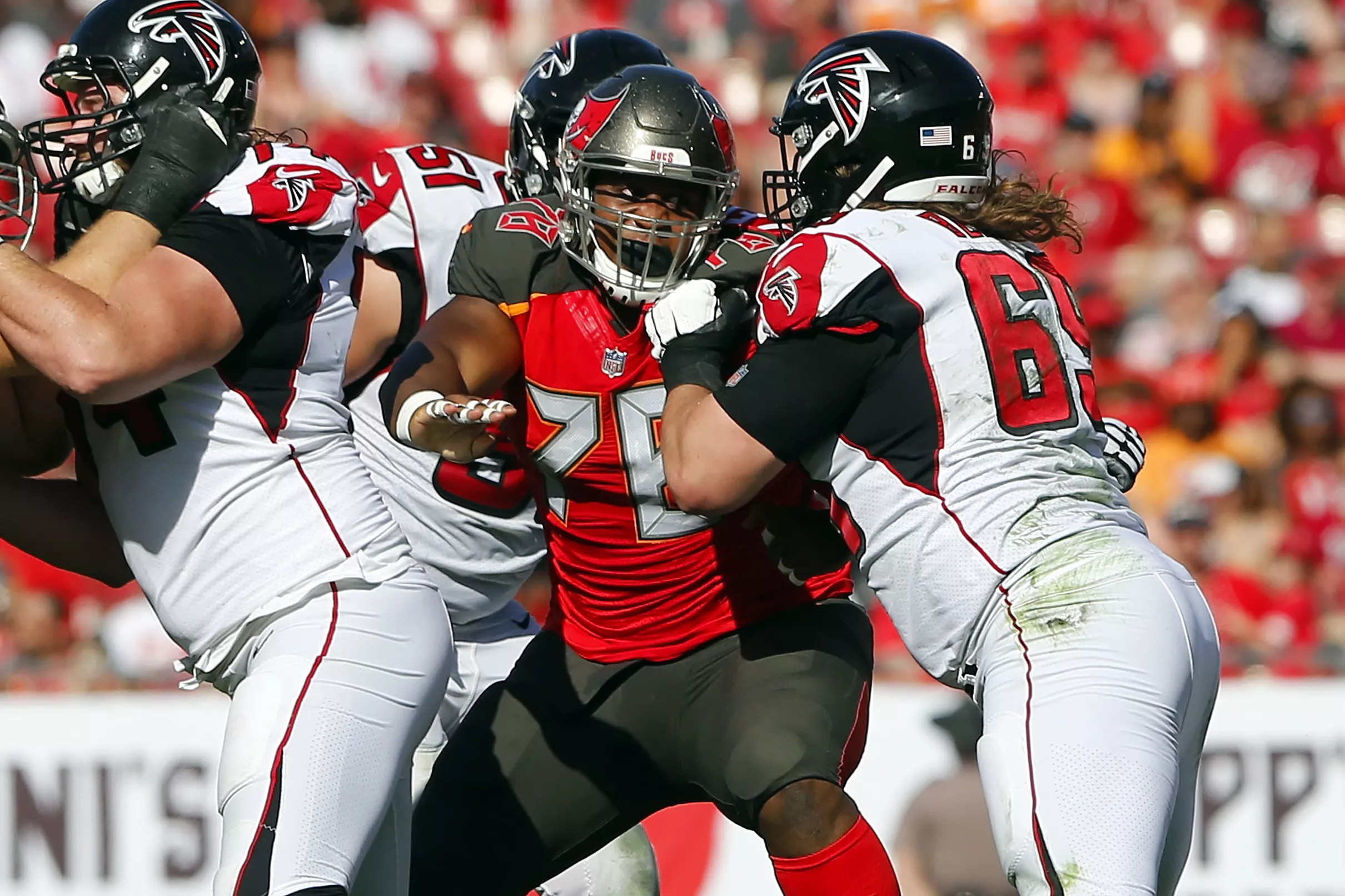 Defensive lineman Jeremiah Ledbetter signed to Bucs practice squad