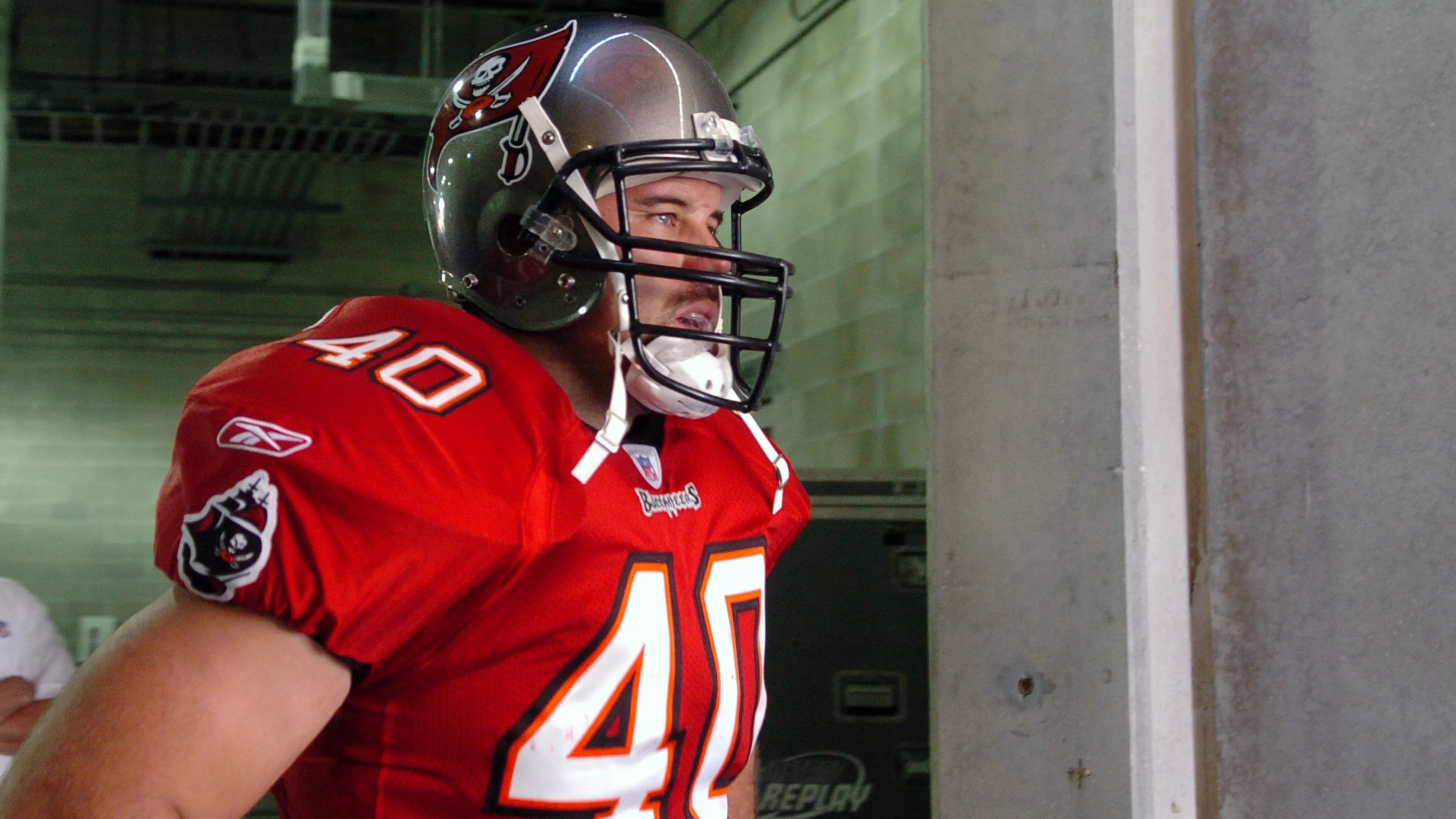 Buccaneers legend Mike Alstott recognized as Community Hero by Tampa ...
