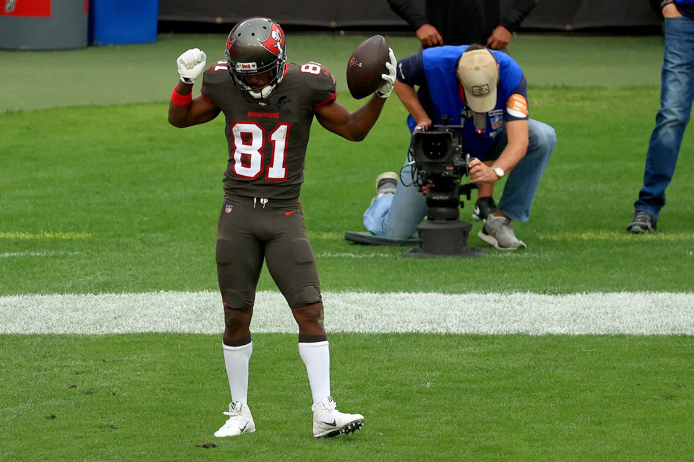 The Crow’s Nest: Laziness along the o-line, rookie Scotty Miller, and ...