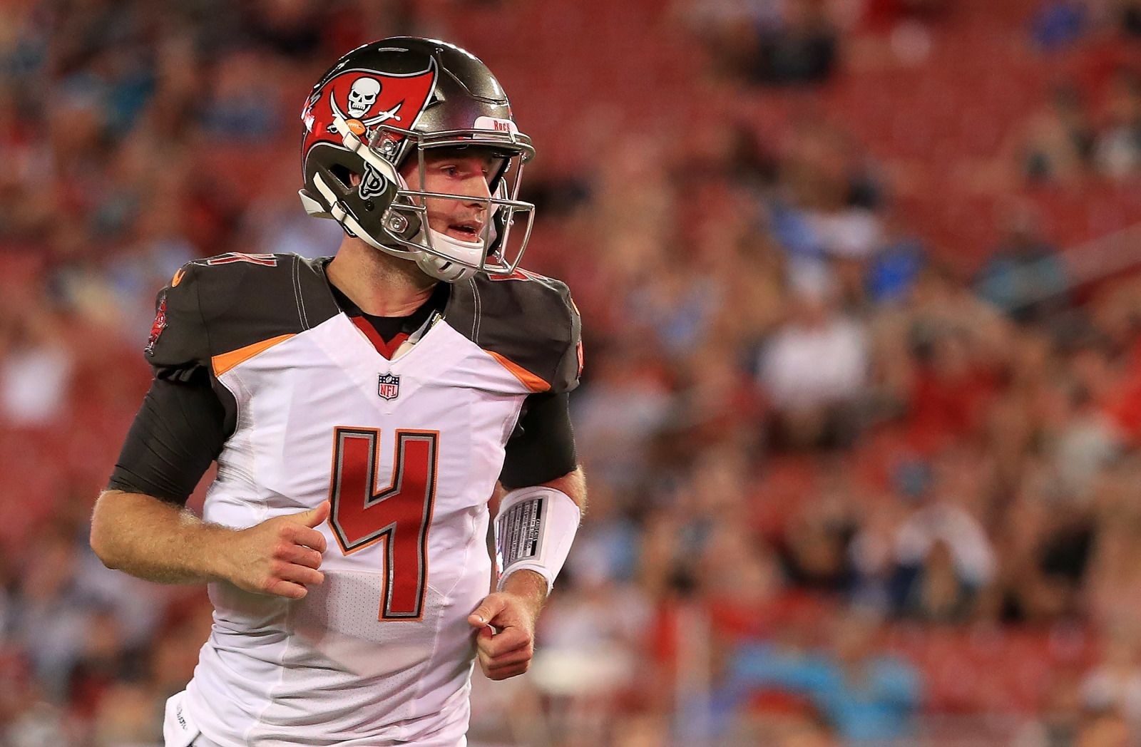 Tampa Bay Buccaneers re-sign 2018 third-string quarterback Ryan Griffin