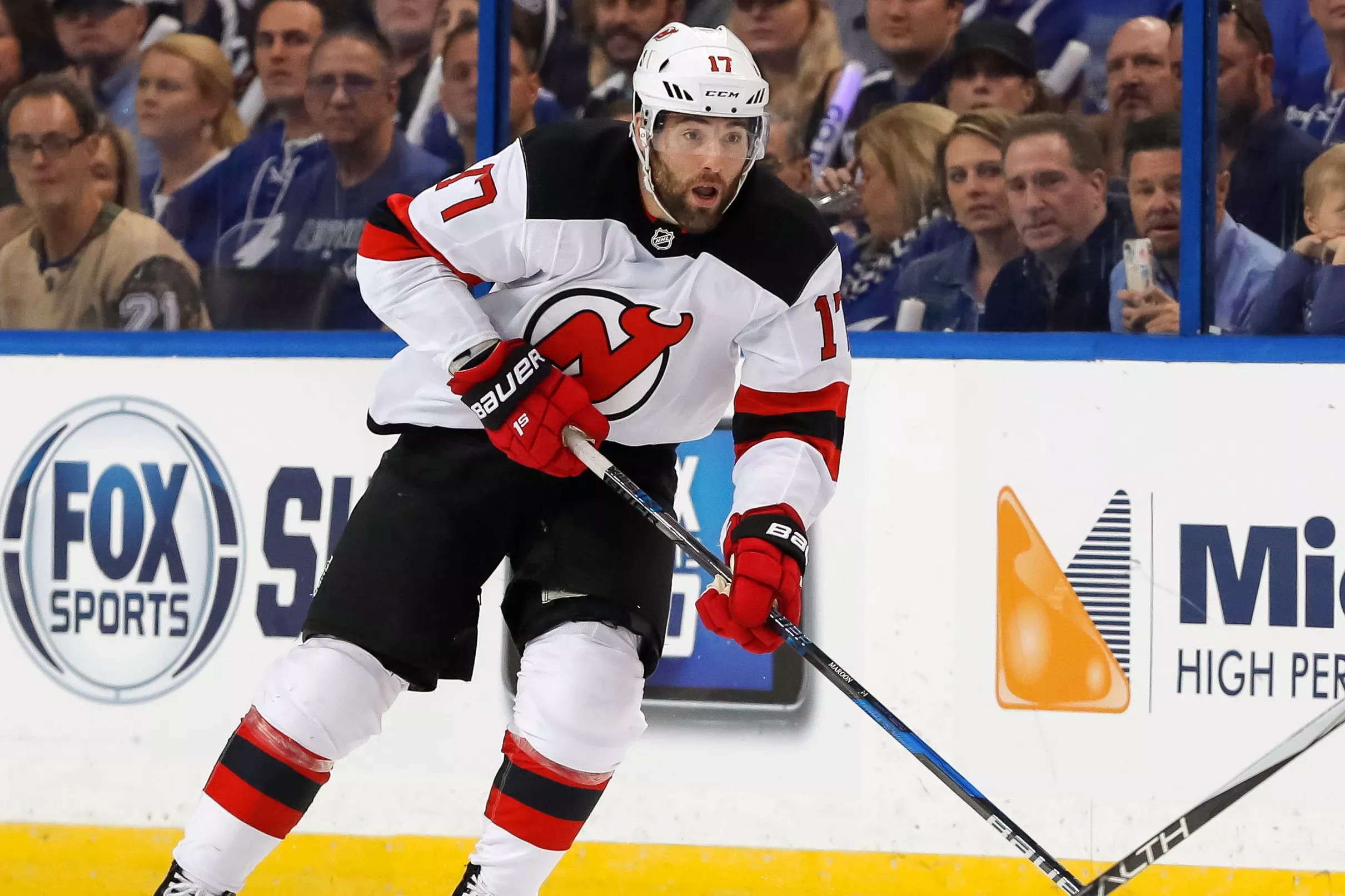 Blues make it official, sign Pat Maroon