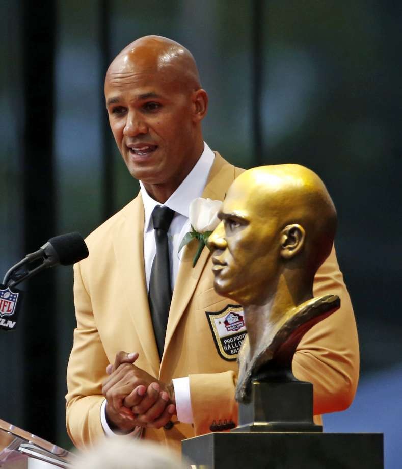 Jason Taylor inducted into Hall of Fame in 1st year eligible