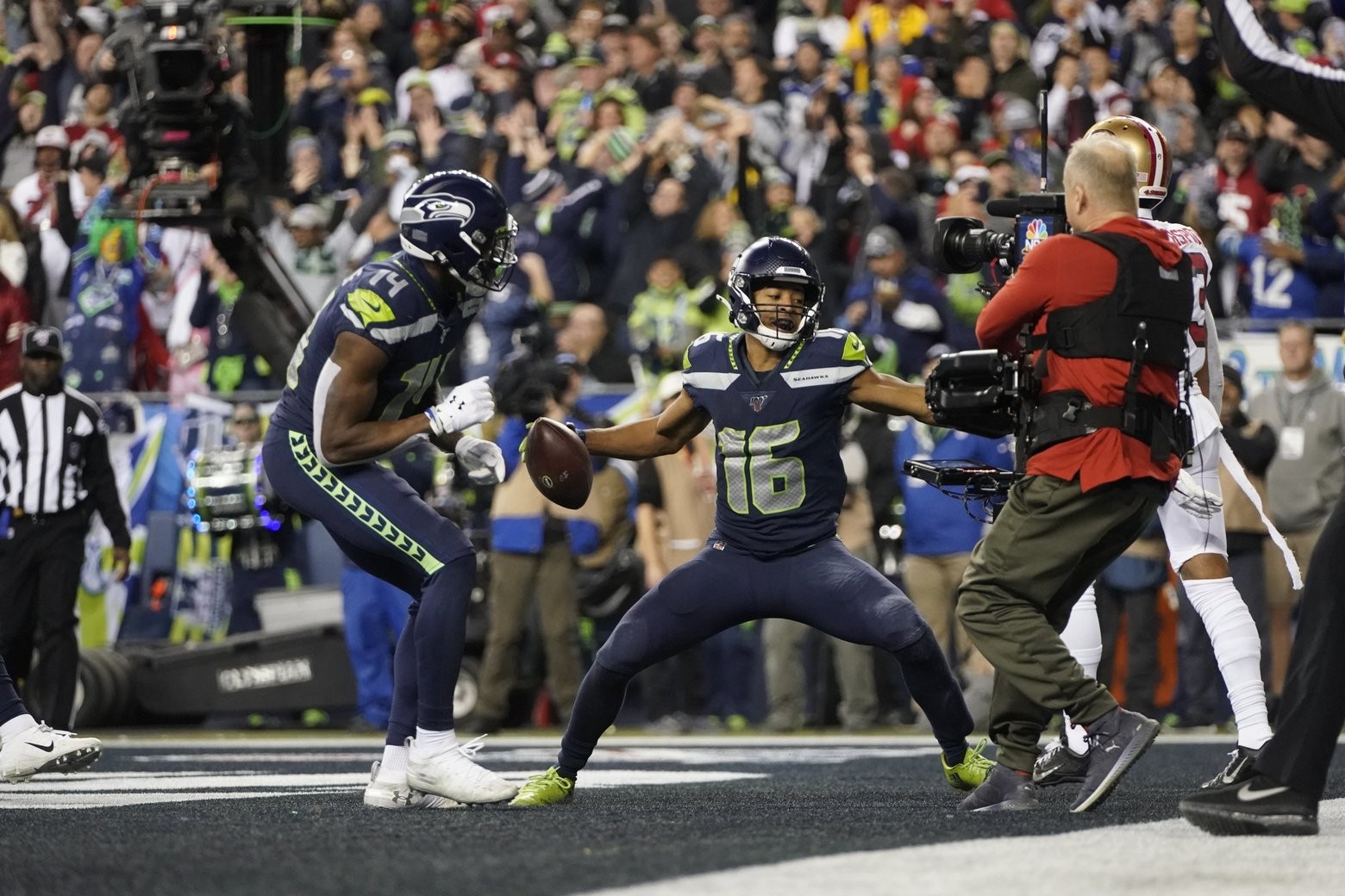 What to watch for when the Seahawks play the Eagles in the wild-card ...