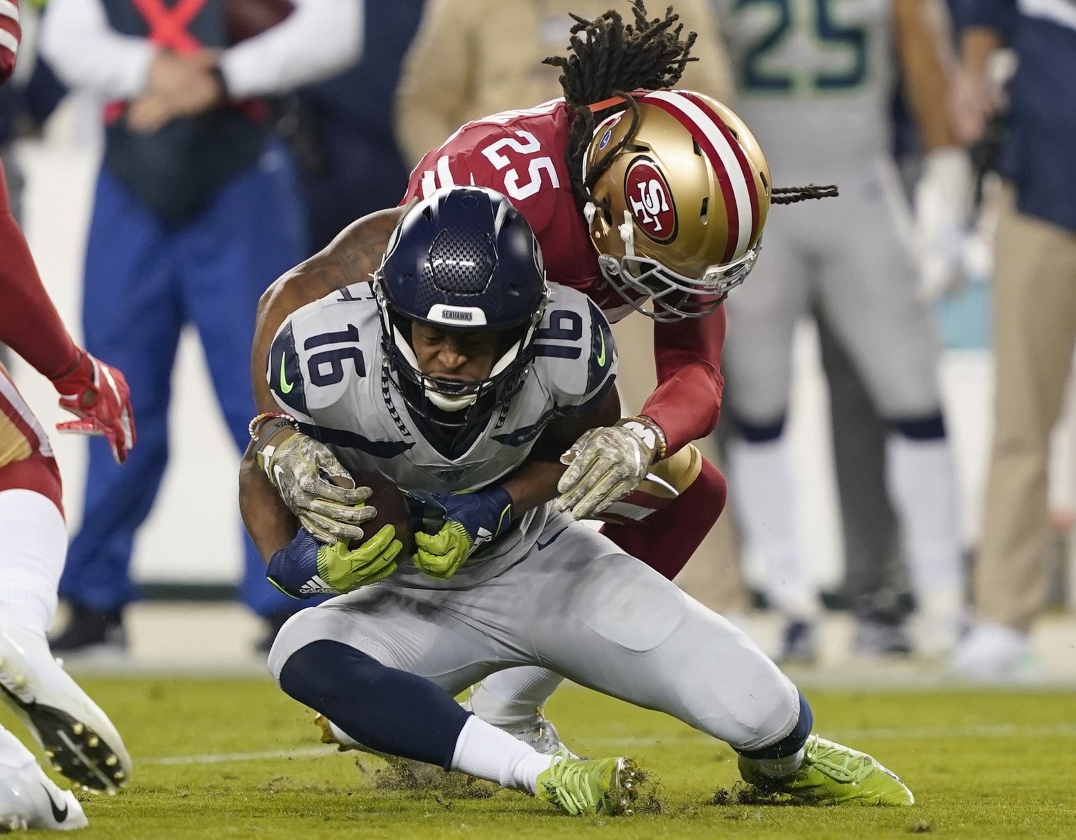 Seahawks receiver Tyler Lockett taken to hospital due to swelling in ...