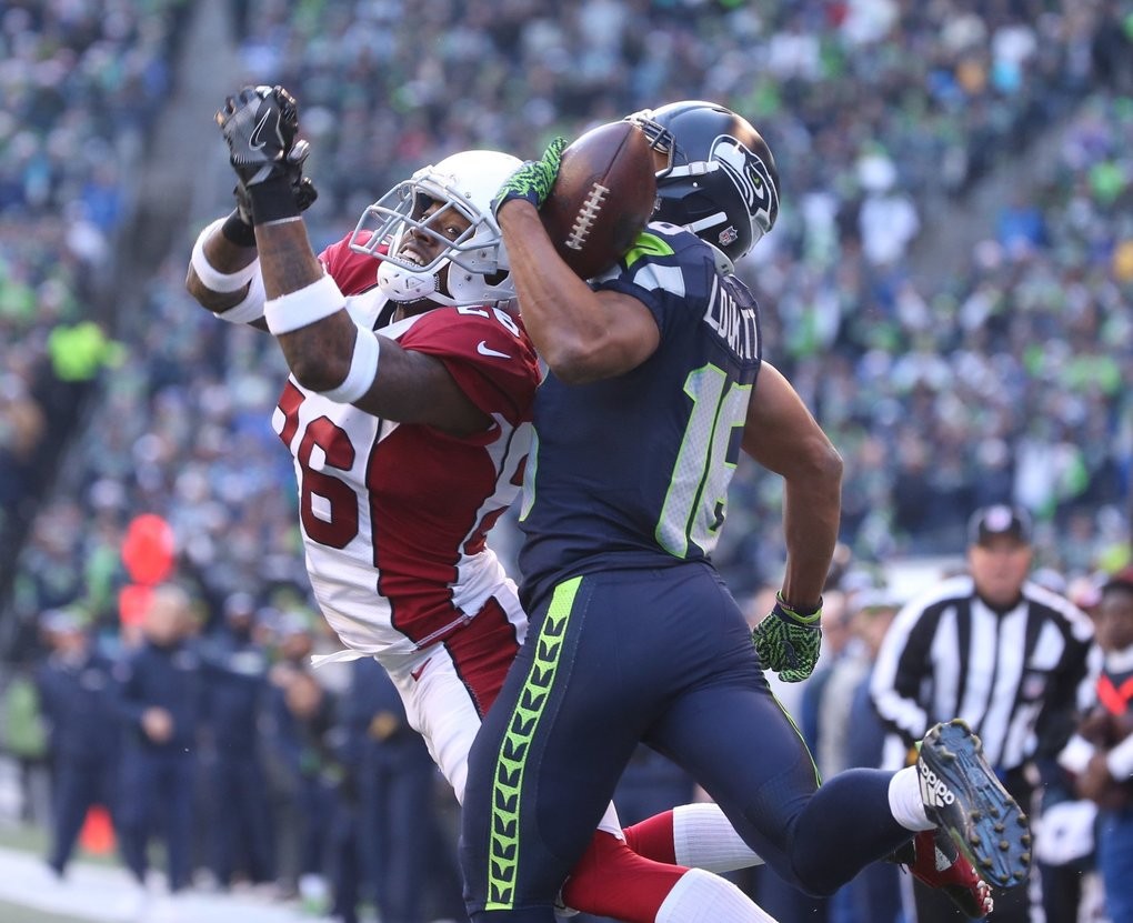 Seahwks’ Tyler Lockett gets knocked out of game with hurt ankle after ...