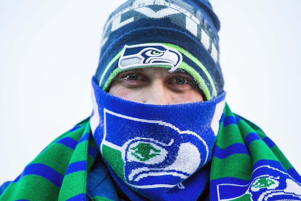 Photos: Seahawks “warm up” in cold weather