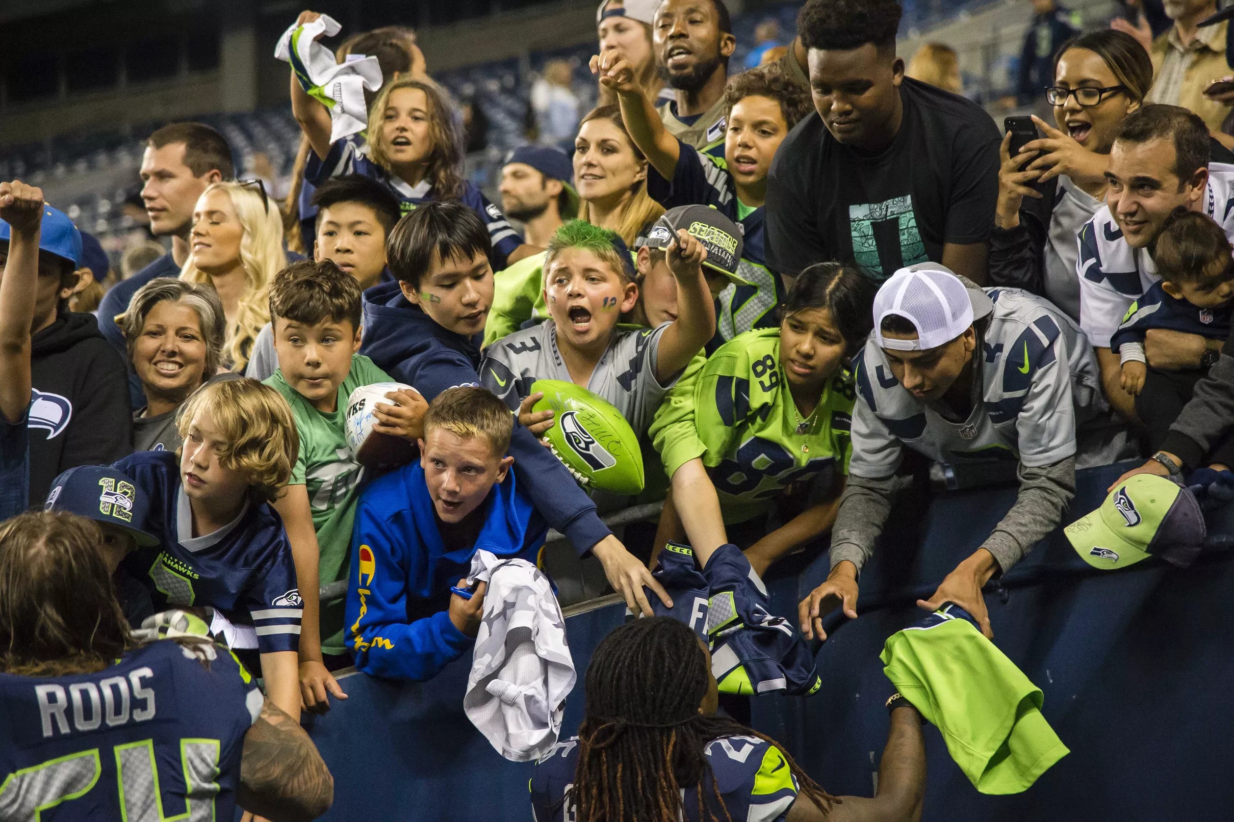 Follow Field Gulls online: