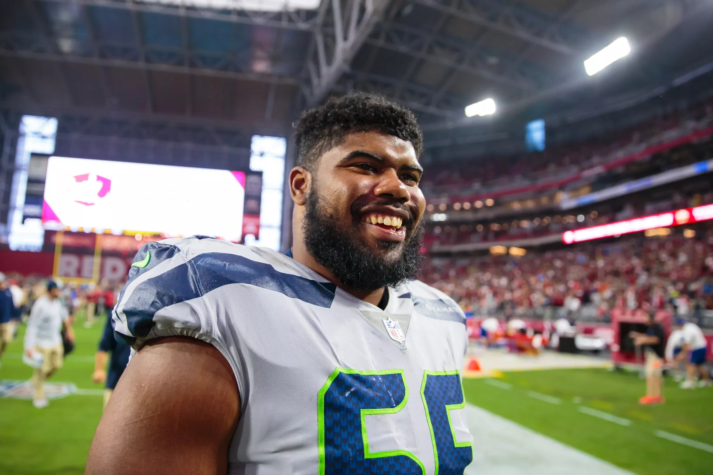 Seahawks re-sign guard Jordan Simmons