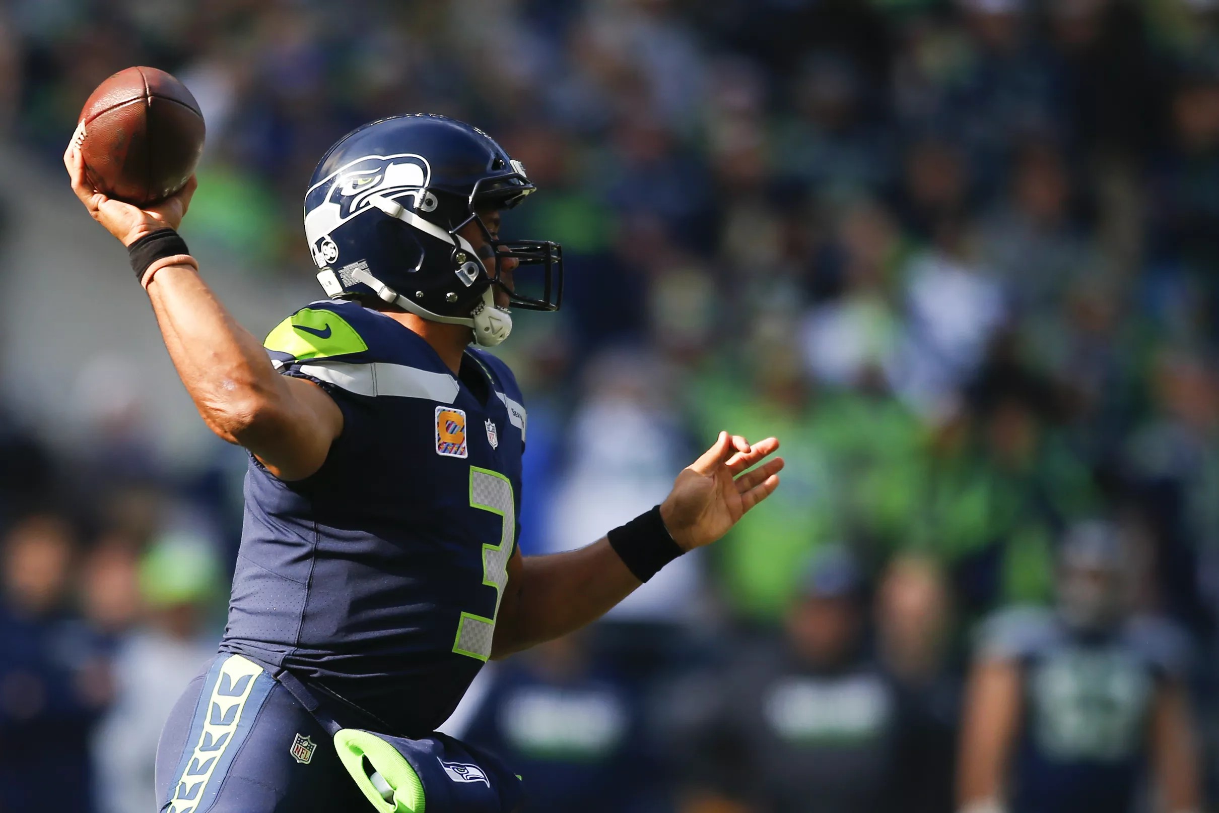 Russell Wilson sets new single-game franchise record for passing yards