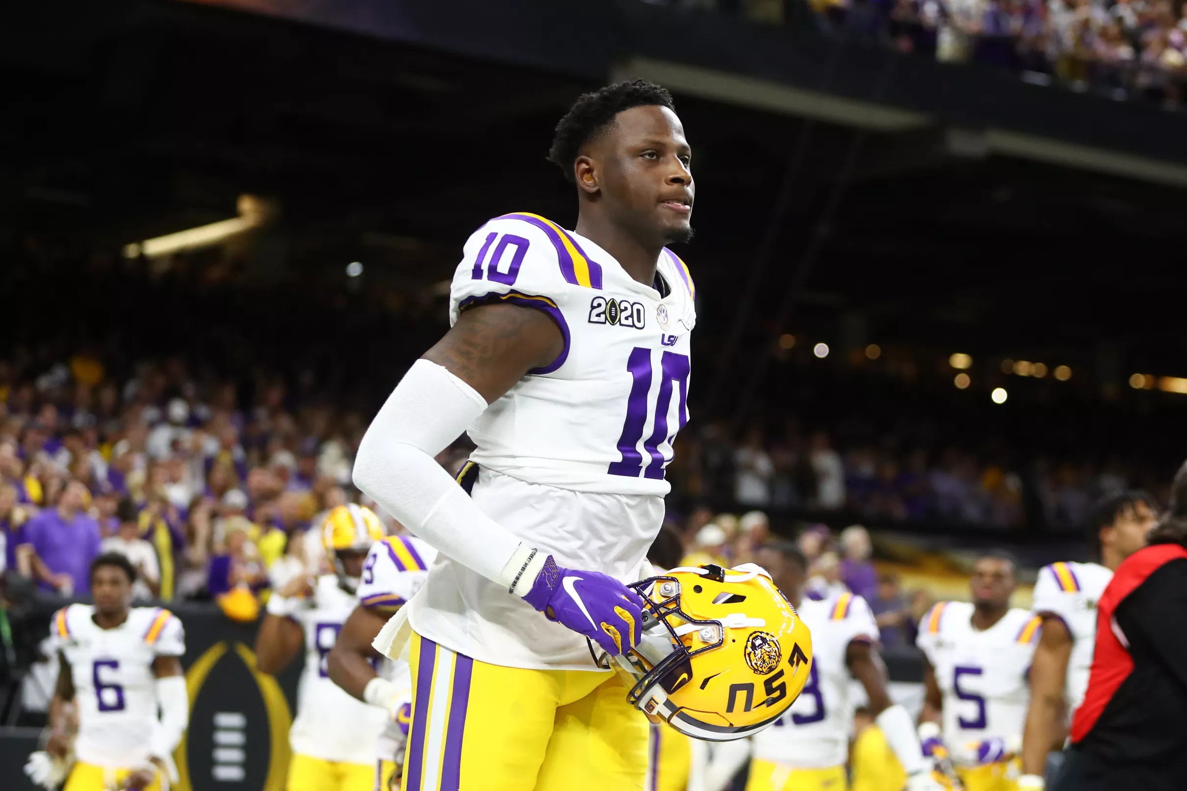 Stephen Sullivan listed as a defensive end by the Seahawks