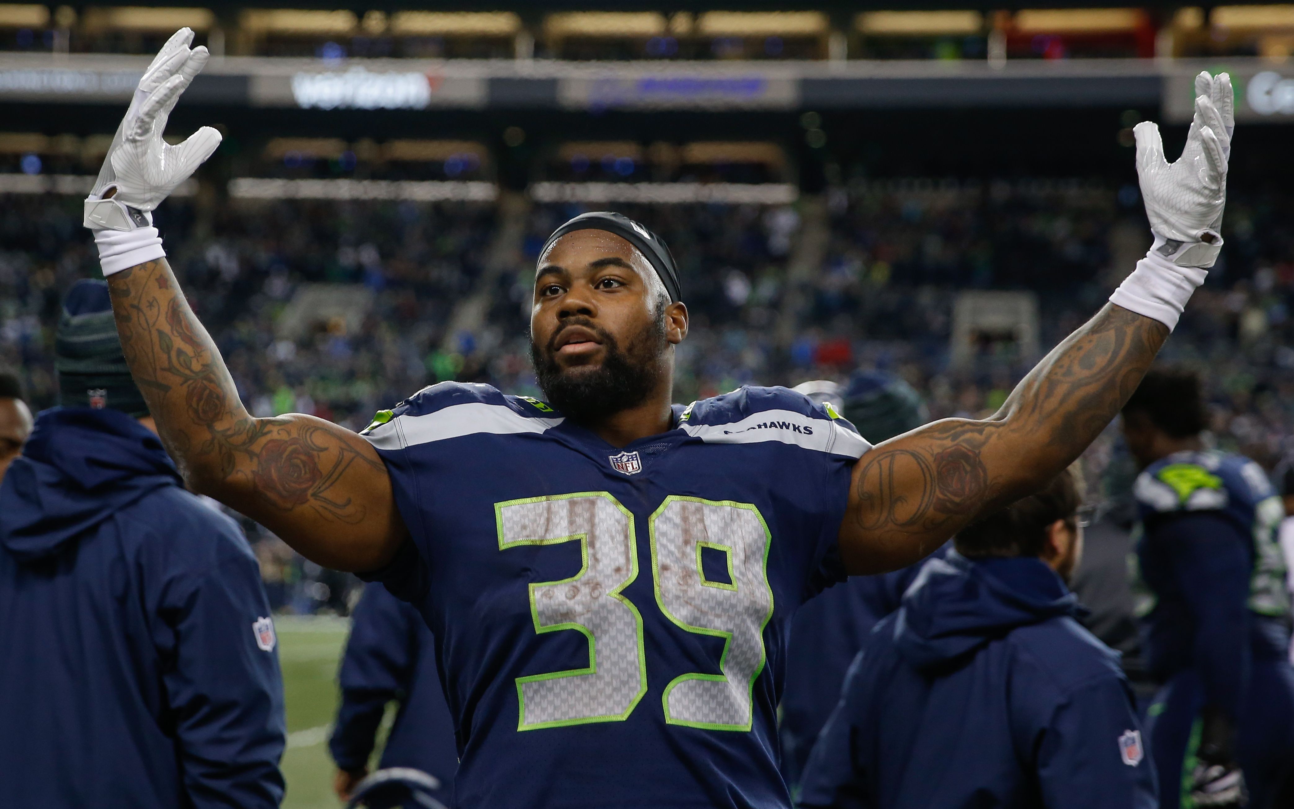 Seahawks re-sign running back Mike Davis to a one-year deal