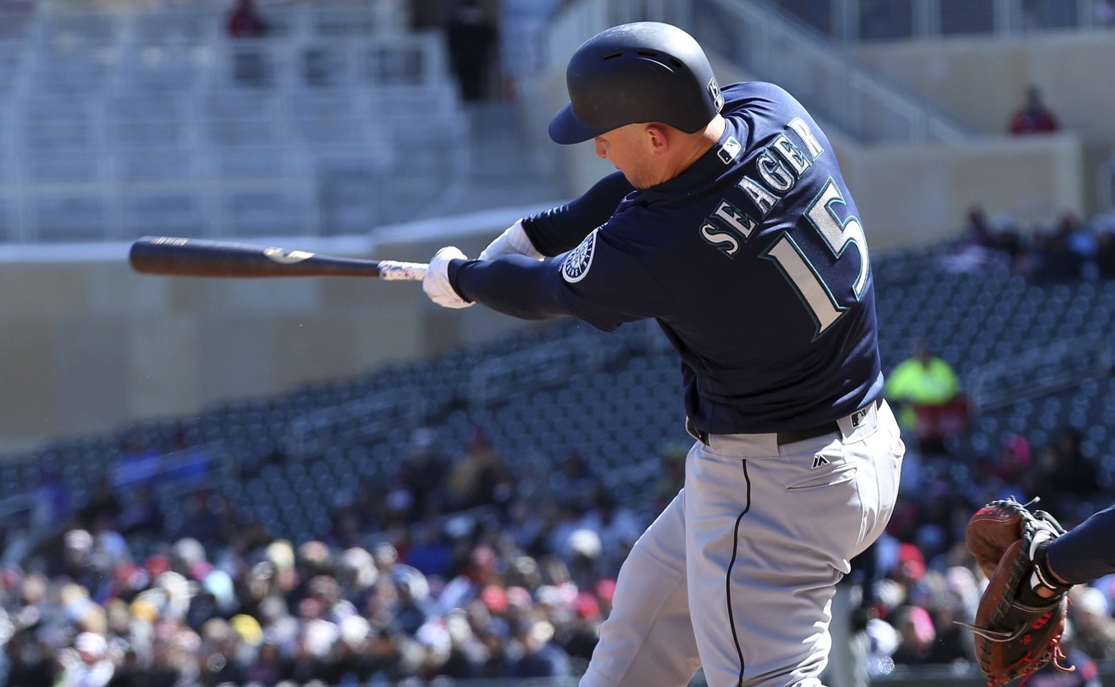 Five-run eighth inning ices it as Mariners’ bats heat up for big win ...