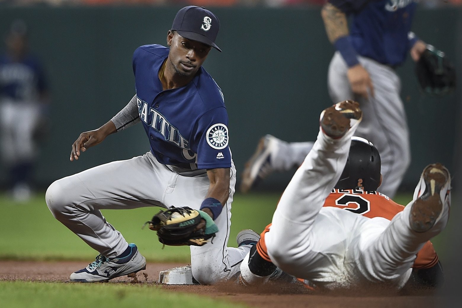 Mariners beat Orioles in 13th inning on Tim Lopes’ infield single